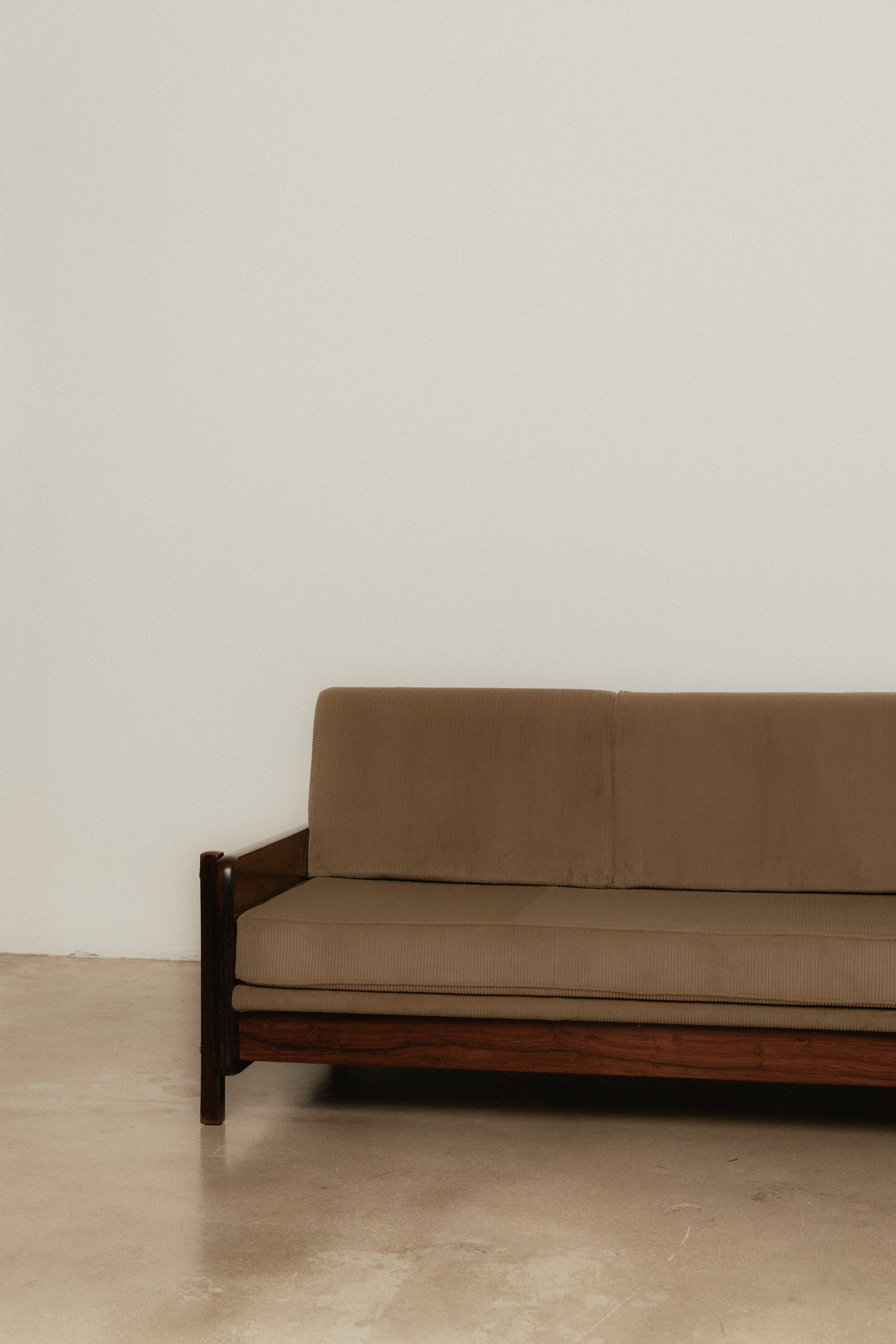Macedo Sofa – CY